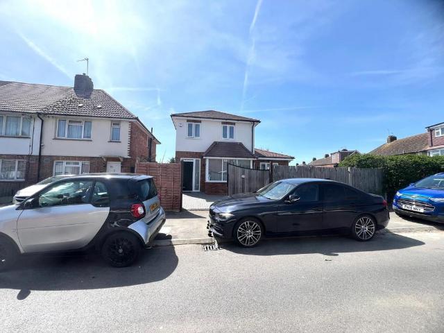 6 bedroom semi detached house to rent