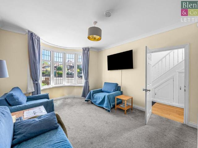 6 bedroom semi detached house to rent