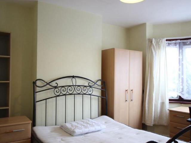 6 bedroom semi detached house to rent