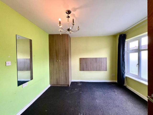 6 bedroom semi detached house to rent