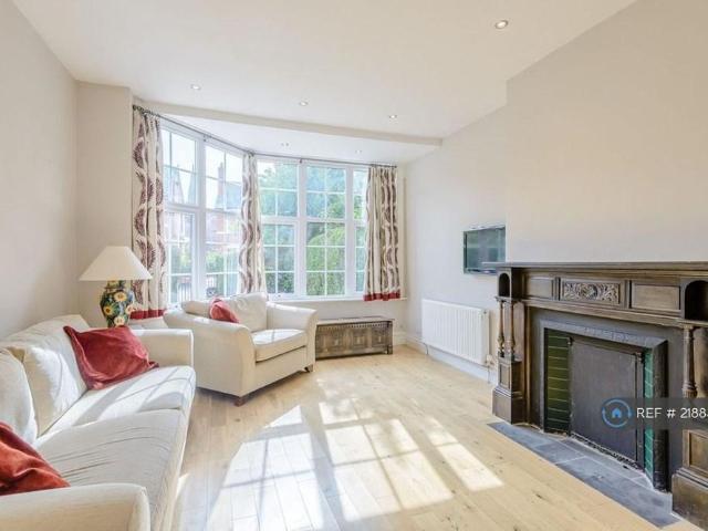 6 bedroom semi detached house to rent