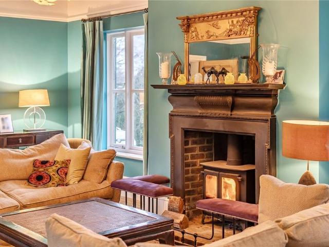 6 bedroom semi detached house to rent