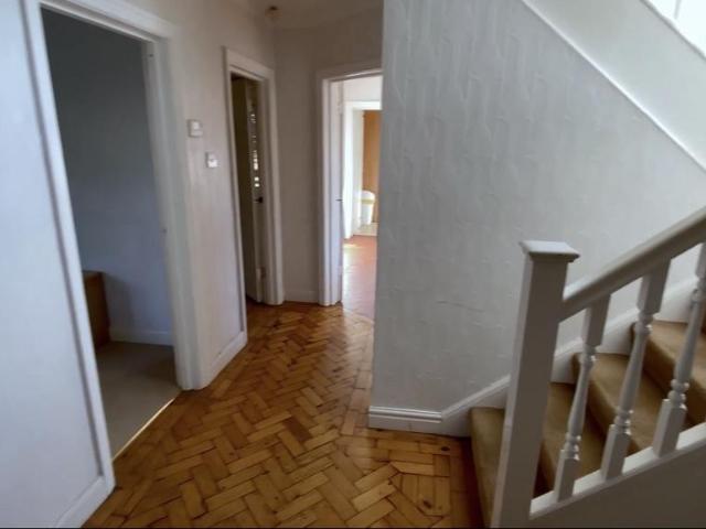 6 bedroom semi detached house to rent
