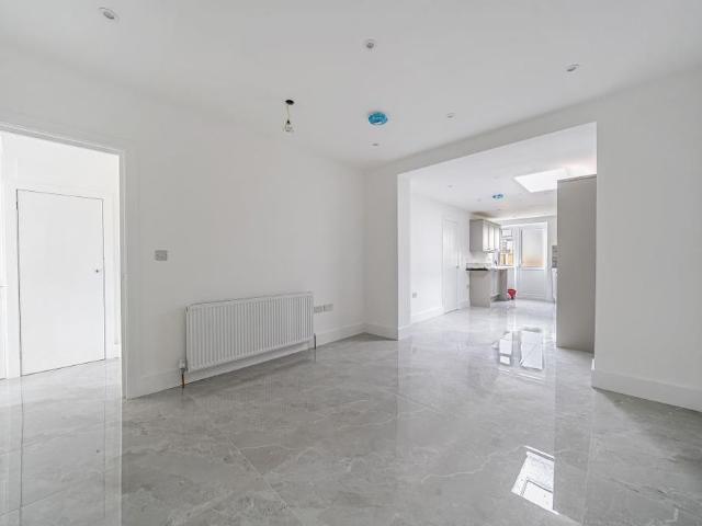 6 bedroom semi detached house to rent
