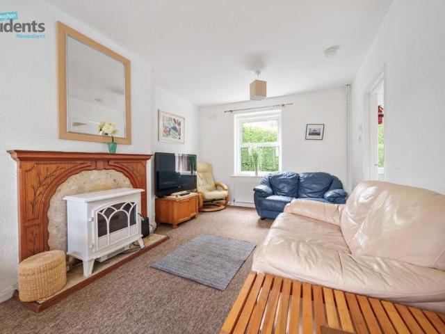 6 bedroom semi detached house to rent