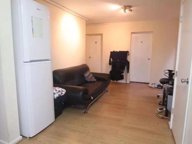 6 bedroom semi detached house to rent