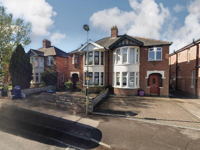 6 bedroom semi detached house to rent