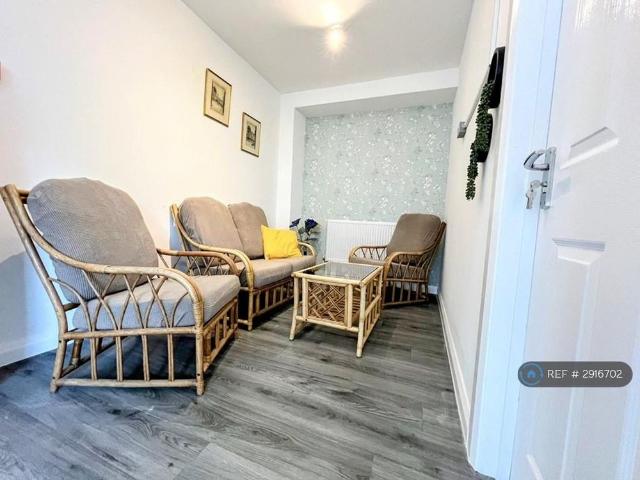 6 bedroom semi detached house to rent
