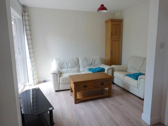 6 bedroom semi detached house to rent