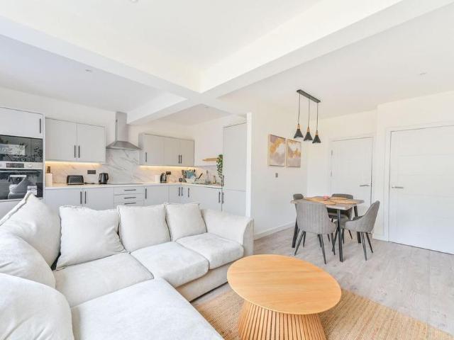 6 bedroom semi detached house to rent