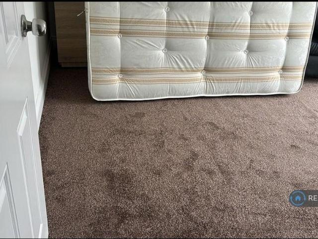 6 bedroom semi detached house to rent