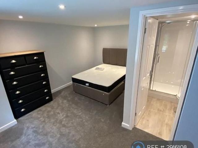 6 bedroom semi detached house to rent
