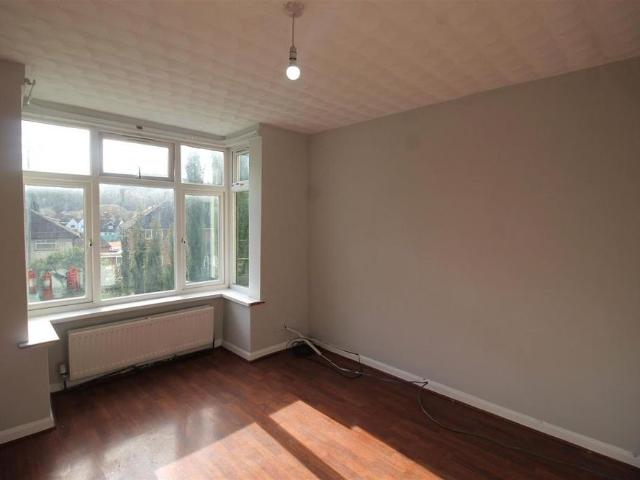 6 bedroom semi detached house to rent