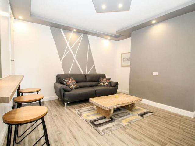 6 bedroom semi detached house to rent