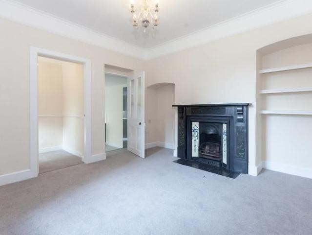 6 bedroom semi detached house to rent