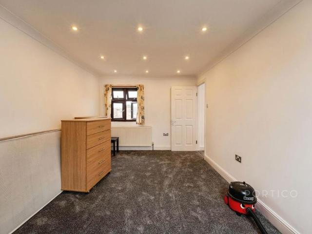 6 bedroom semi detached house to rent