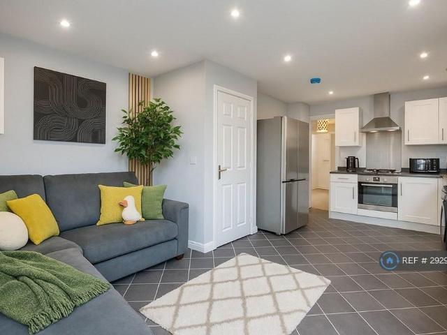 6 bedroom semi detached house to rent