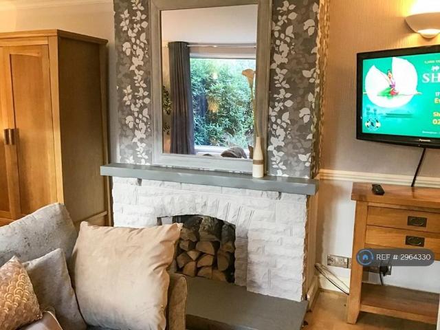 6 bedroom semi detached house to rent