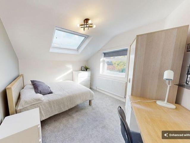 6 bedroom semi detached house to rent