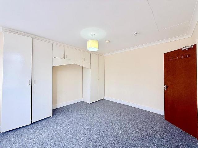 6 bedroom semi detached house to rent