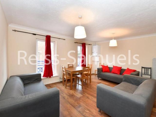 6 bedroom semi detached house to rent