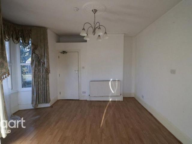6 bedroom semi detached house to rent