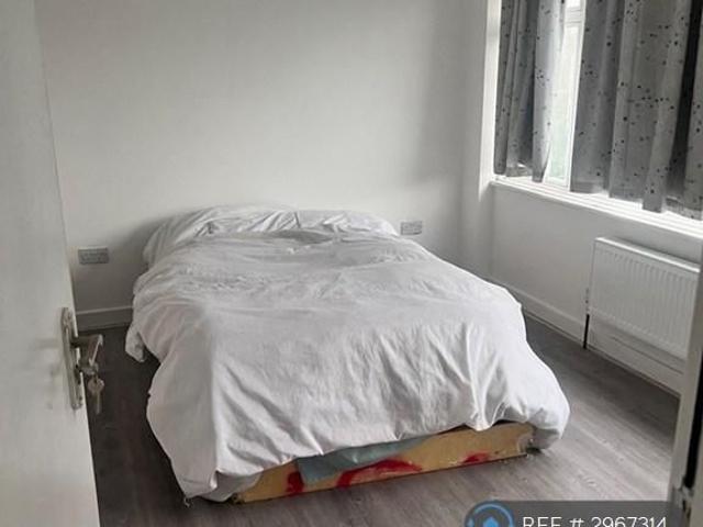 6 bedroom semi detached house to rent