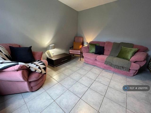6 bedroom semi detached house to rent