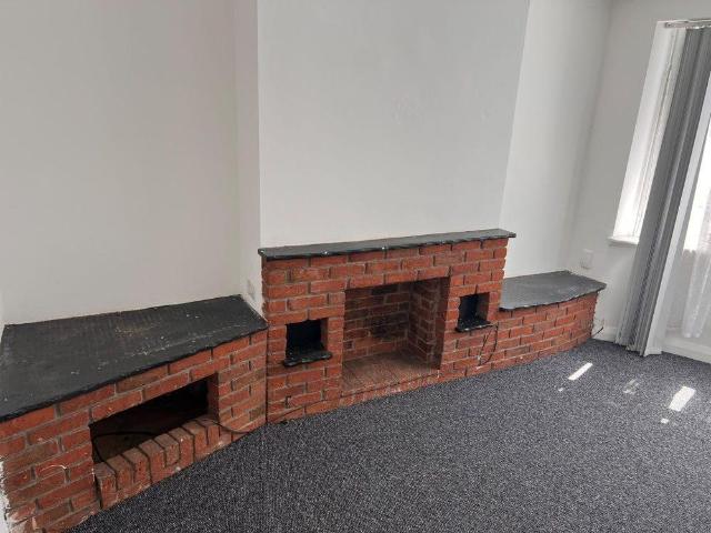 6 bedroom semi detached house to rent