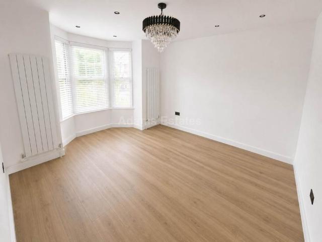 6 bedroom semi detached house to rent