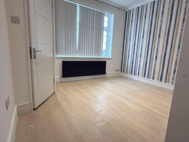 6 bedroom semi detached house to rent