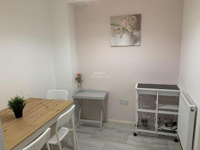 6 bedroom semi detached house to rent