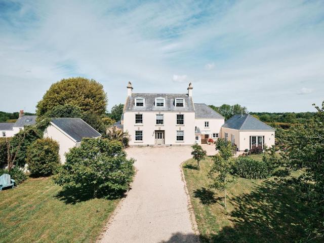 6 bedroom semi detached house for sale