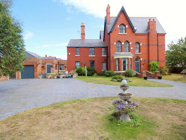6 bedroom semi detached house for sale
