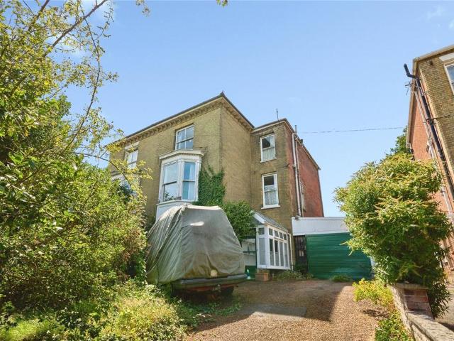 6 bedroom semi detached house for sale