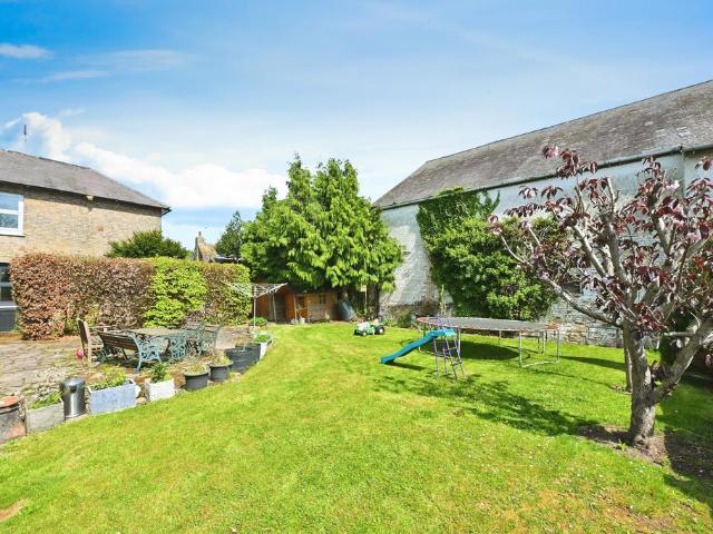 6 bedroom semi detached house for sale