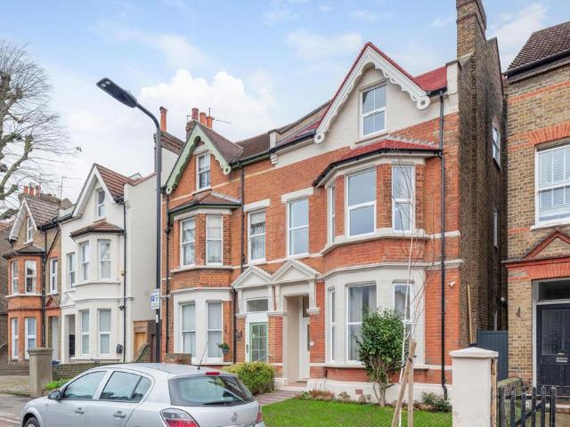 6 bedroom semi detached house for sale