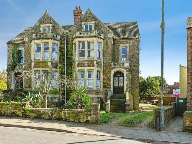 6 bedroom semi detached house for sale