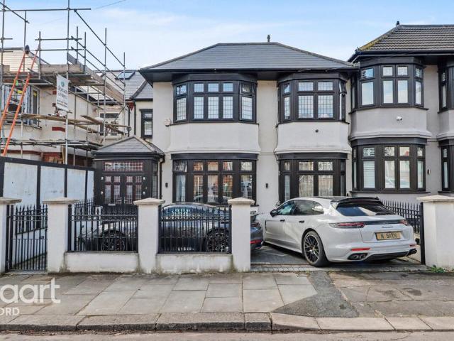 6 bedroom semi detached house for sale