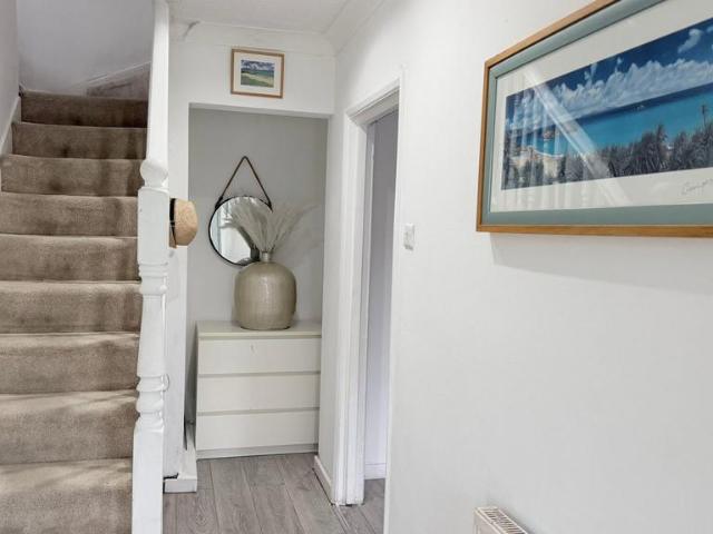 6 bedroom semi detached house for sale