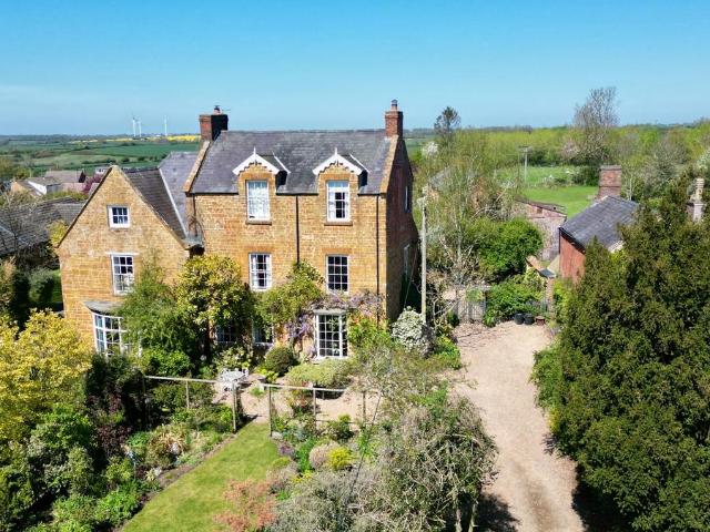6 bedroom semi detached house for sale