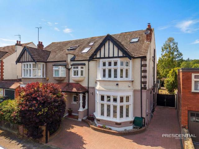 6 bedroom semi detached house for sale