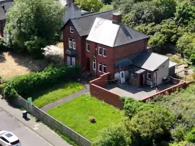 6 bedroom detached house for sale