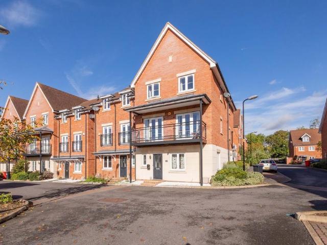 6 bedroom semi detached house for sale