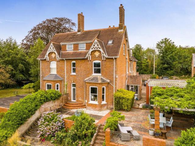 6 bedroom semi detached house for sale