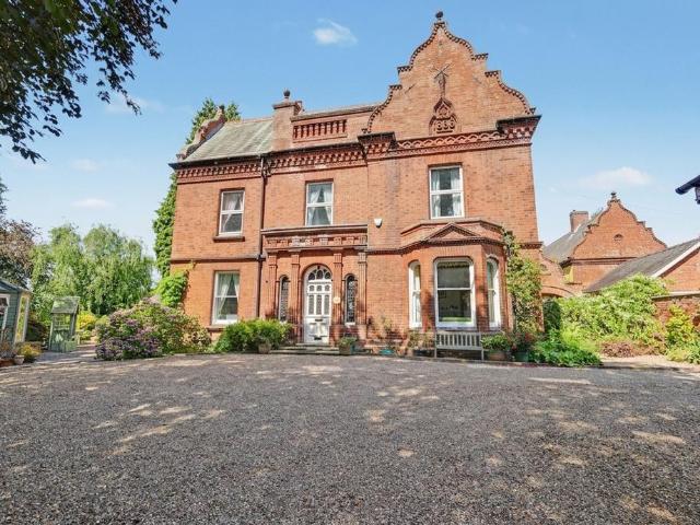 6 bedroom semi detached house for sale