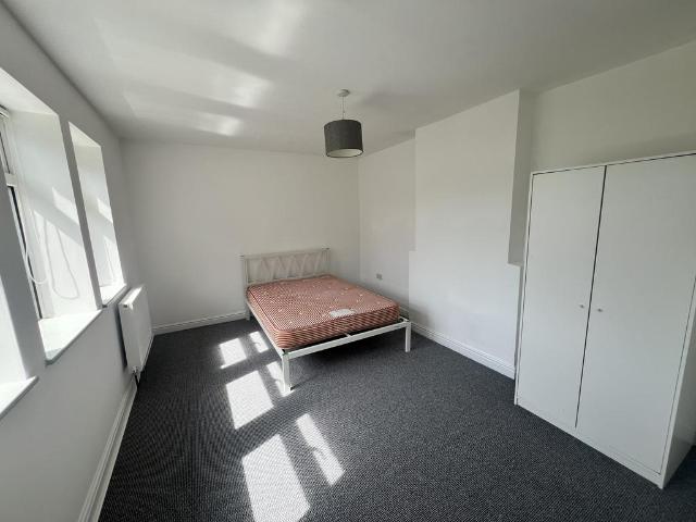 6 bedroom semi detached house for sale