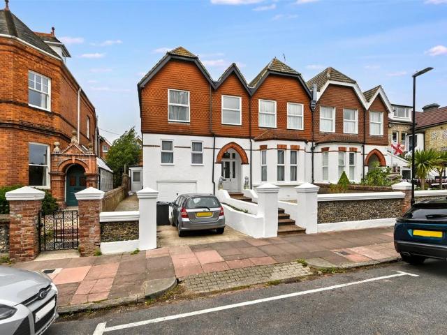 6 bedroom semi detached house for sale