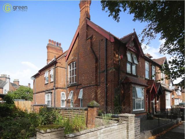 6 bedroom semi detached house for sale