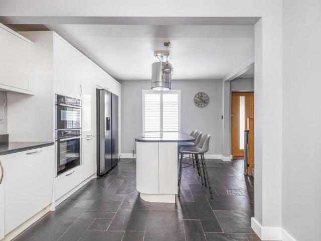 6 bedroom semi detached house for sale